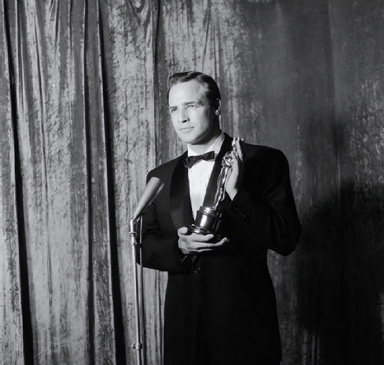 Marlon Brando: Sleeping with Hollywood actresses, 25 illegitimate ...