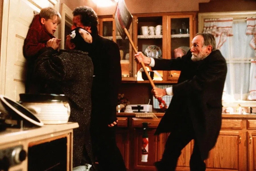 "Home Alone" combines comedy and action elements, what cultural symbols ...