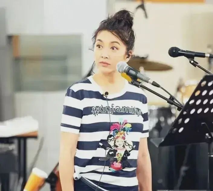 Jiang Shan is too skinny, she looks like a different person, her melon ...