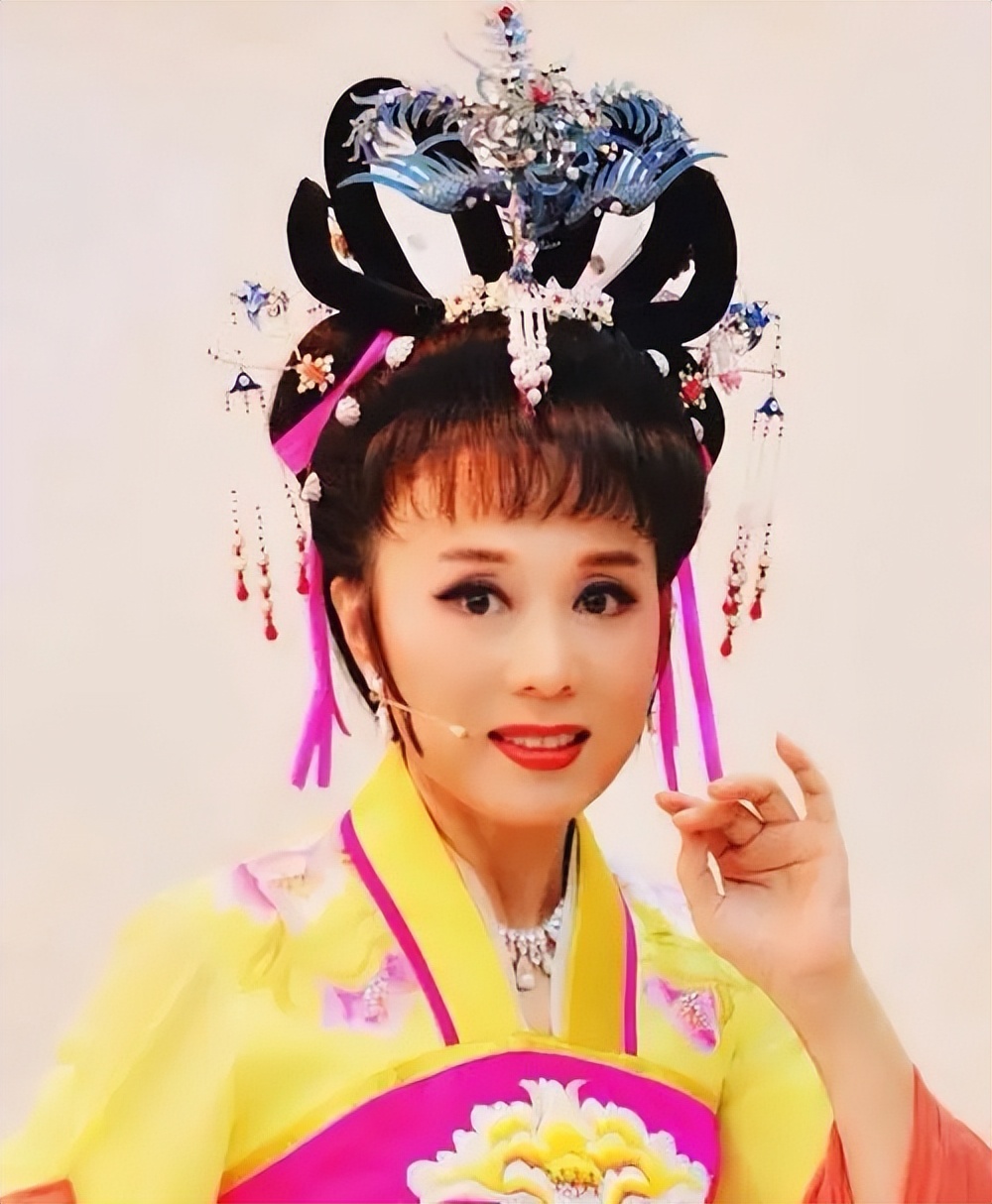 She is known as the "Queen of Huangmei Opera": She once participated in ...