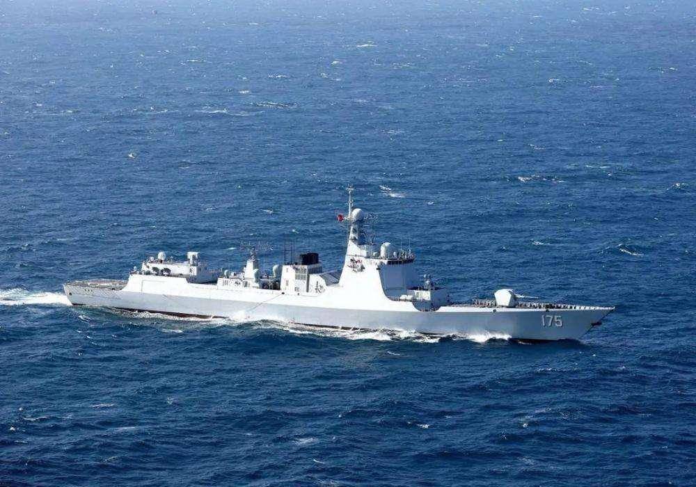 CCTV reveals 052D rides thousands of miles alone!Breaking the blockade ...