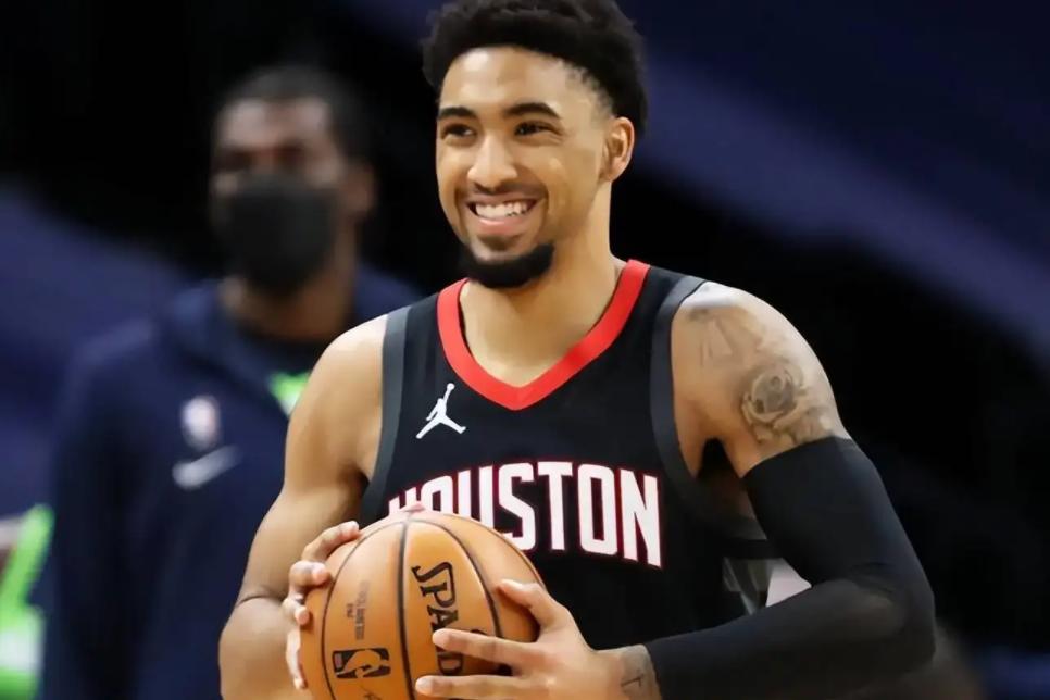 Rocket 2 for 3 plan!Stone straightens Ethan, Martin Jr. assists Trae ...