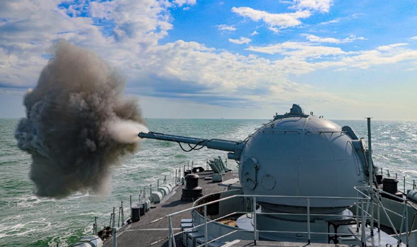 136 Hangzhou Ship: Participated in a confrontation training in a ...