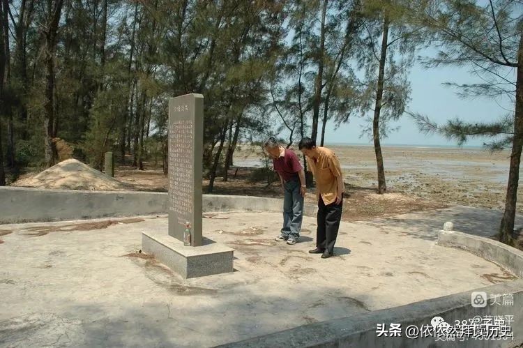 The monuments of the martyrs who died for the liberation of Hainan ...