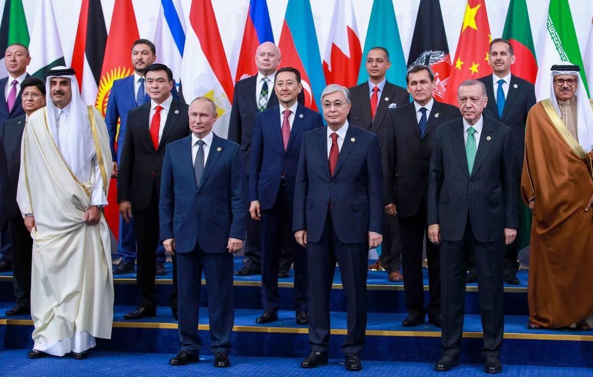 Putin makes friends in Asia, 35 abstentions are significant, Merkel ...