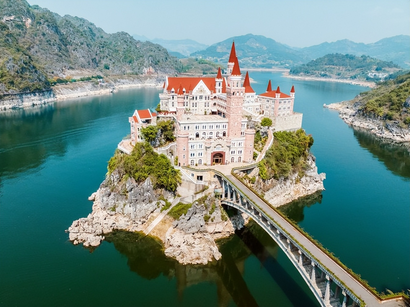 Thousands of Waters and Colorful Spring - iNEWS