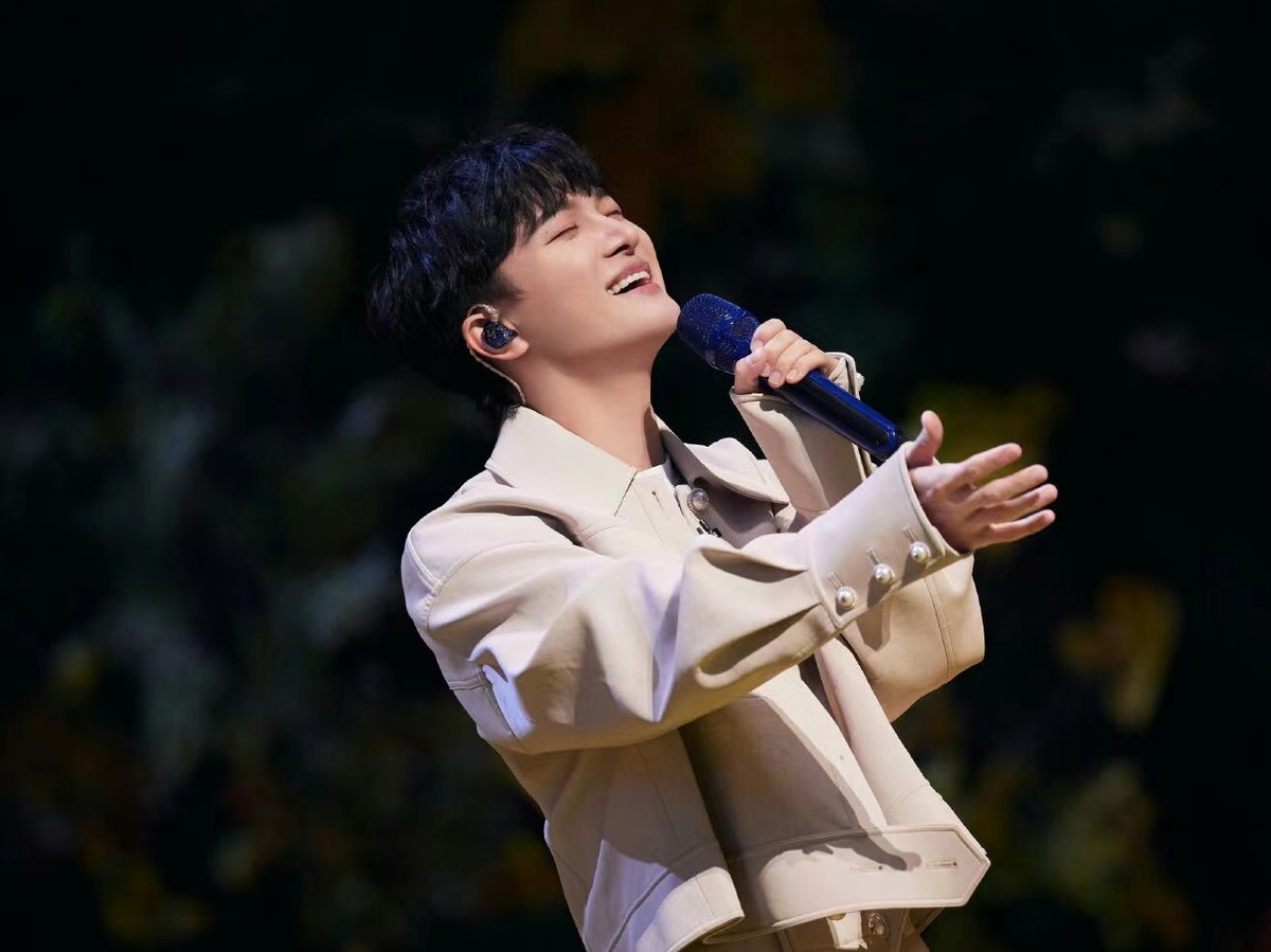 The number of listeners of the song exceeded 100 million. With his ...