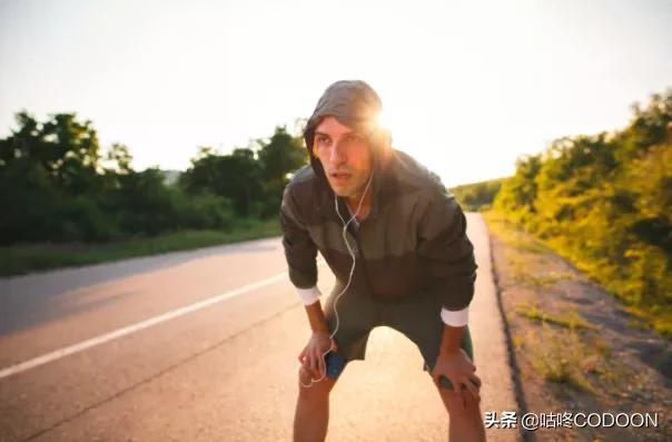 A 36-year-old runner died suddenly while running in the morning ...