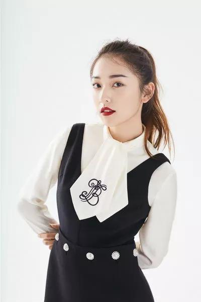 Share pictures—beautiful beauty Chen Haolan - iNEWS