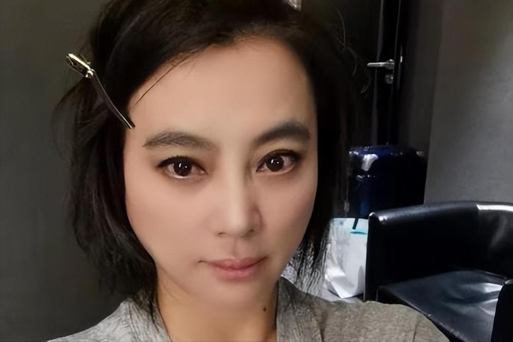 2 marriages, first love at the age of 21, married to a wealthy Jewish businessman at the age of ...