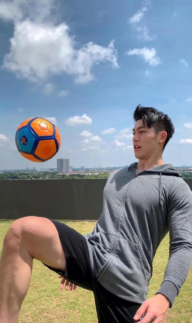 185cm Chinese muscular male model, strong and angular, fascinated ...