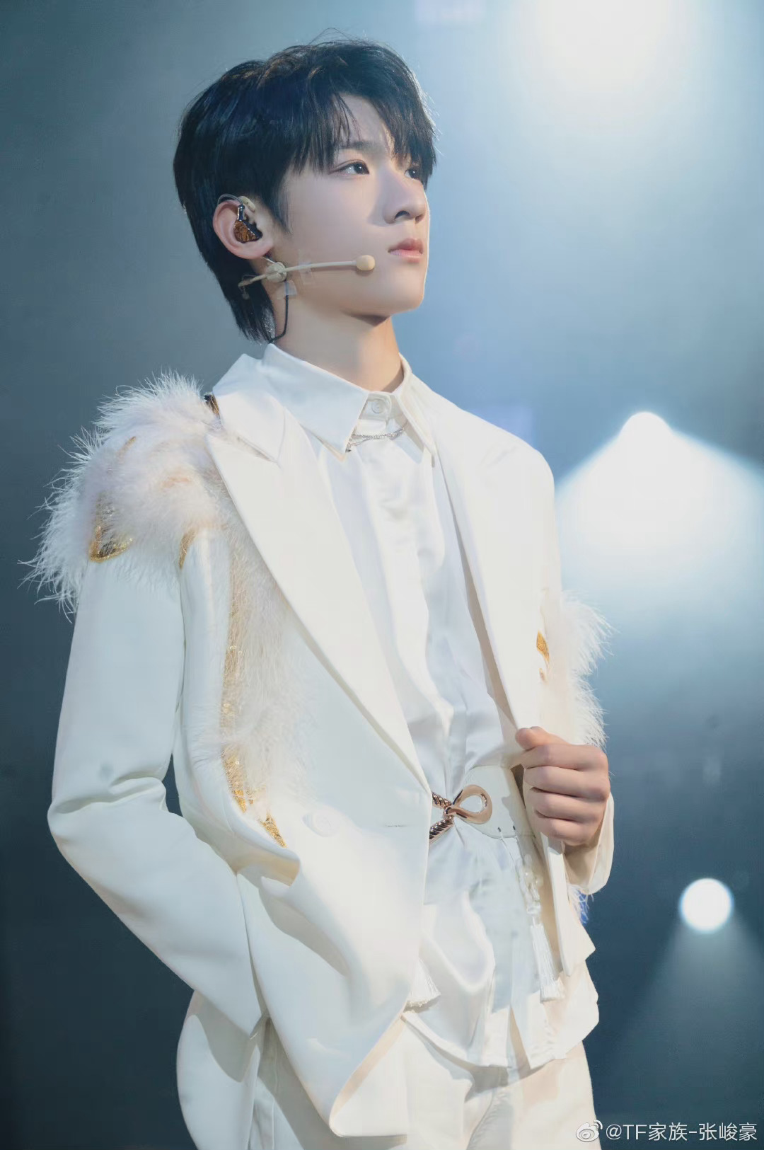 Zhang Junhao's handwritten TF three-generation New Year's concert stage ...