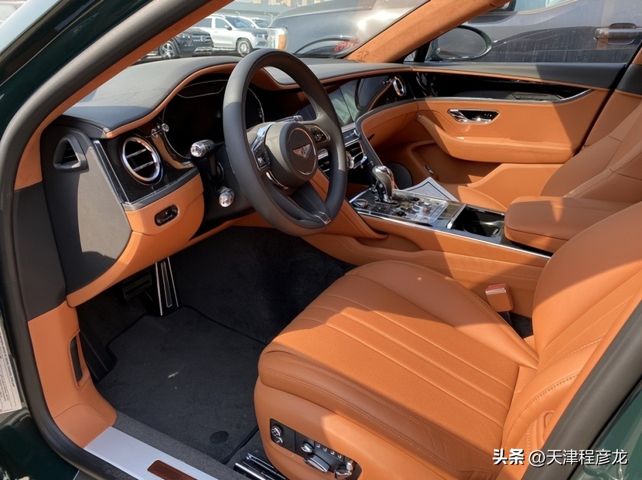 22 Bentley Flying Spur 4.0T Five-seat Tourmaline Green/Newmarket Brown ...