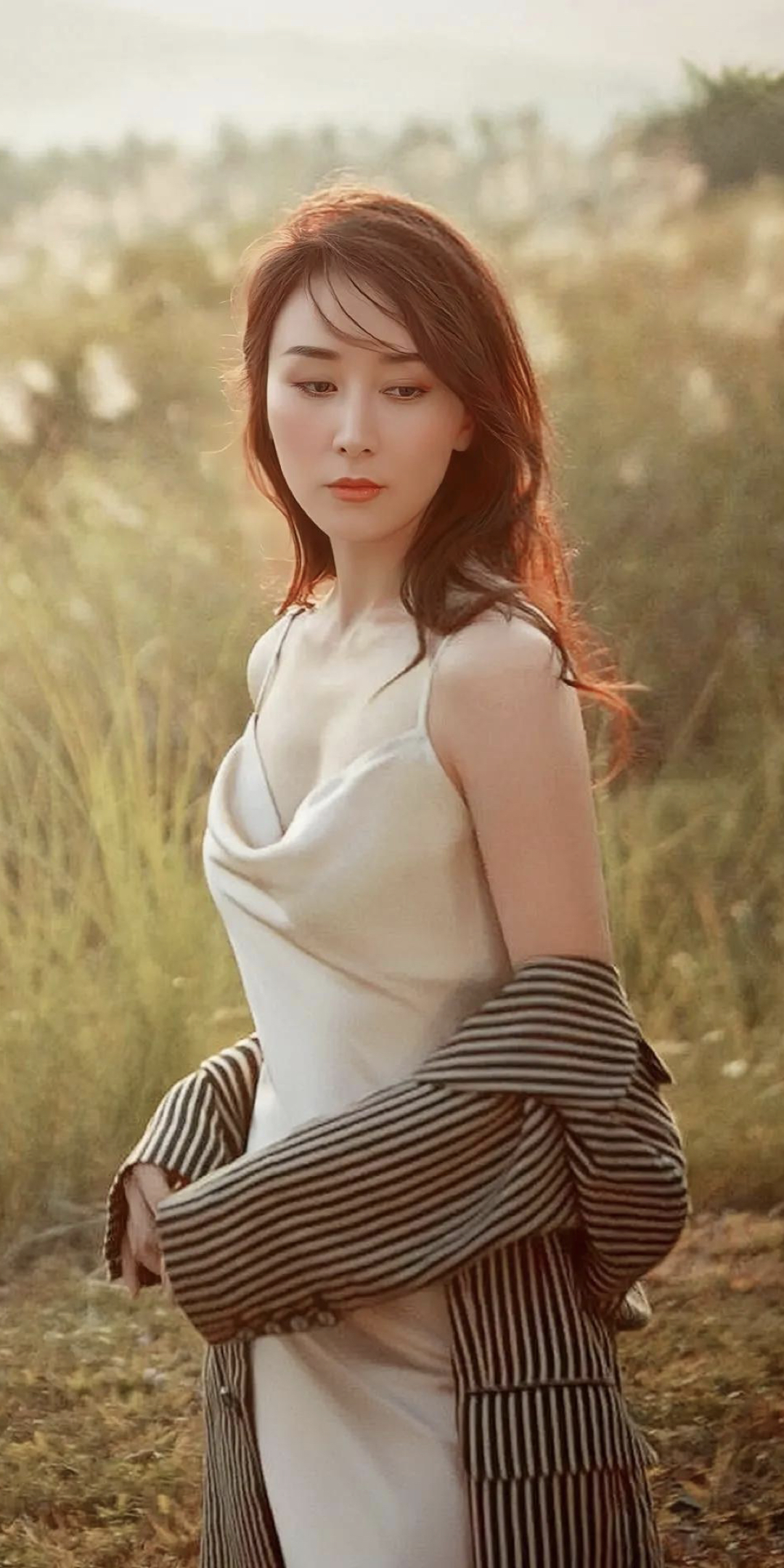 Jing Hu - the beauty of intellectual style - iNEWS