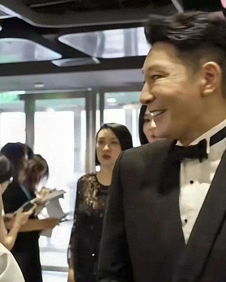 When 46-year-old Li Zonghan and 47-year-old Chen Long were in the same ...