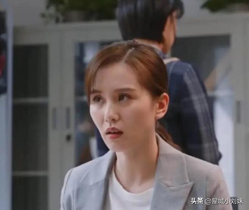 Isn't Yang Mi and Liu Shishi's face stiff because of plastic surgery?It's because it caused ...