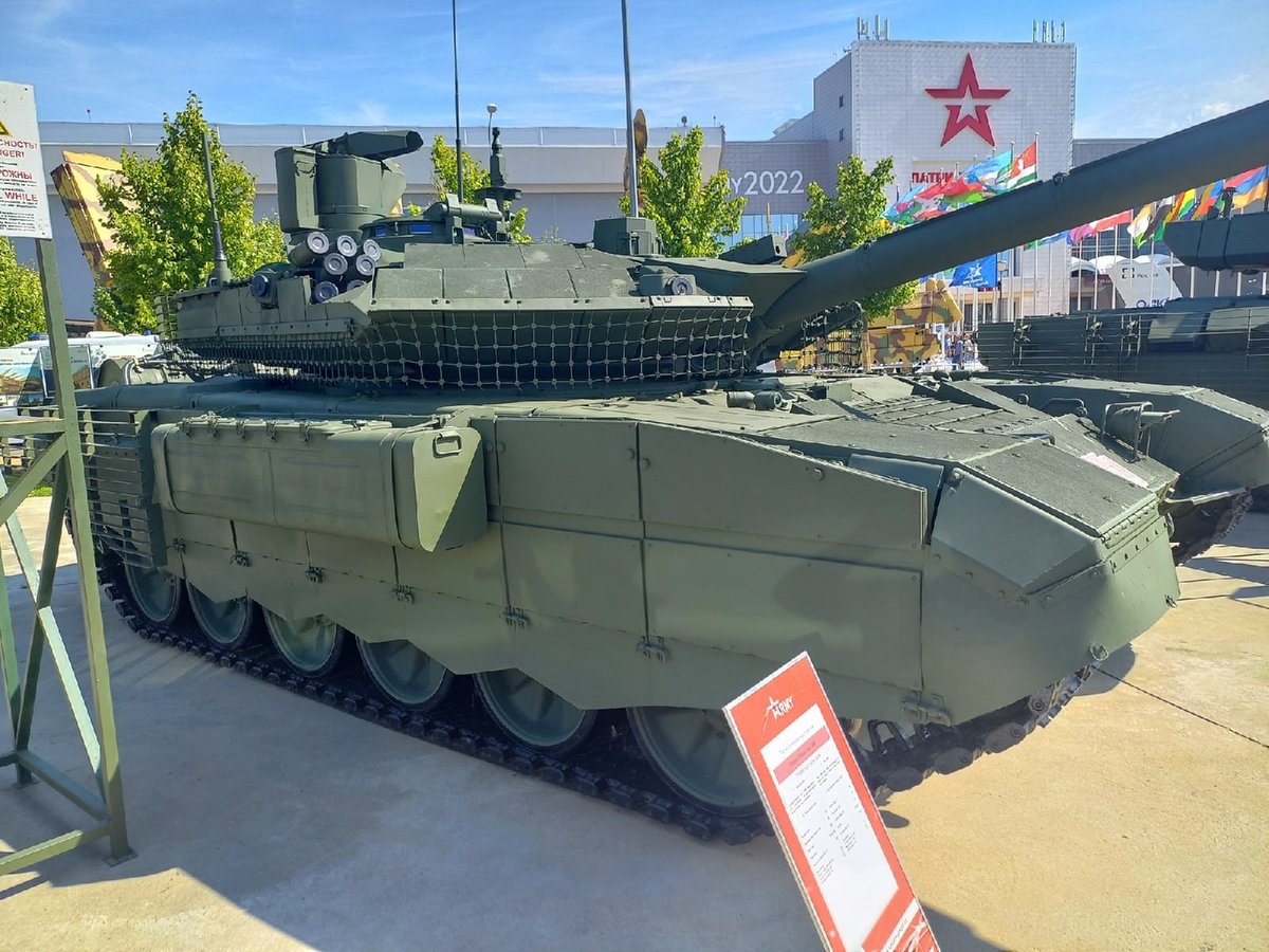 The Russian army has a big heart, leaving the T90M tank to run away ...