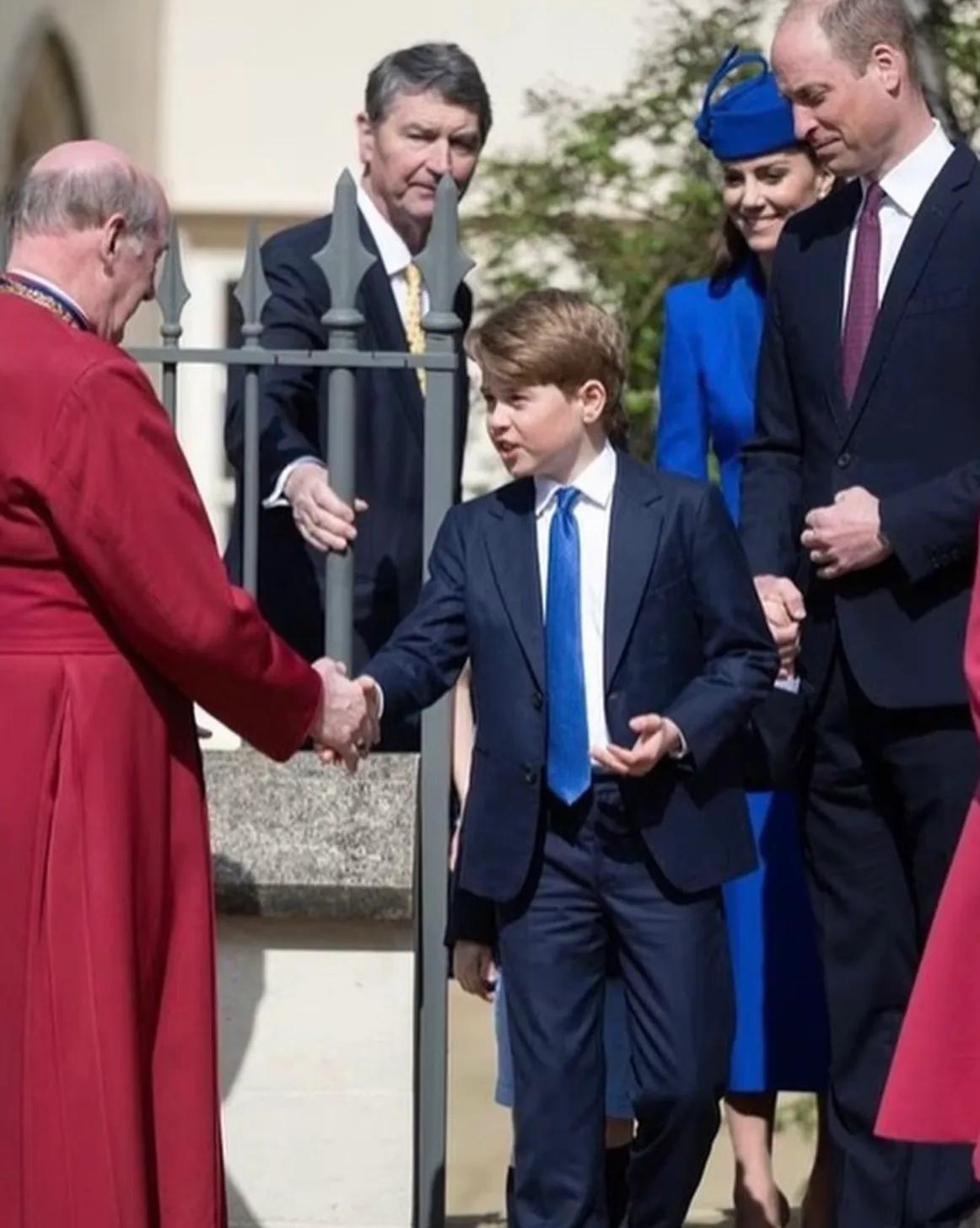 prince and princess grow up in the castle - iNEWS