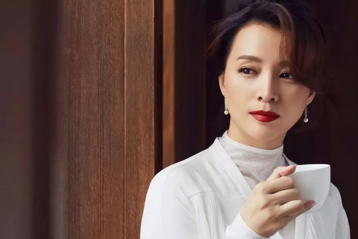 From a fledgling newcomer to a well-known host today, what has Dong ...