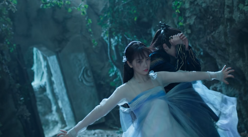 The same person, after performing "Meng Hualu" and then "Canglan Jue ...