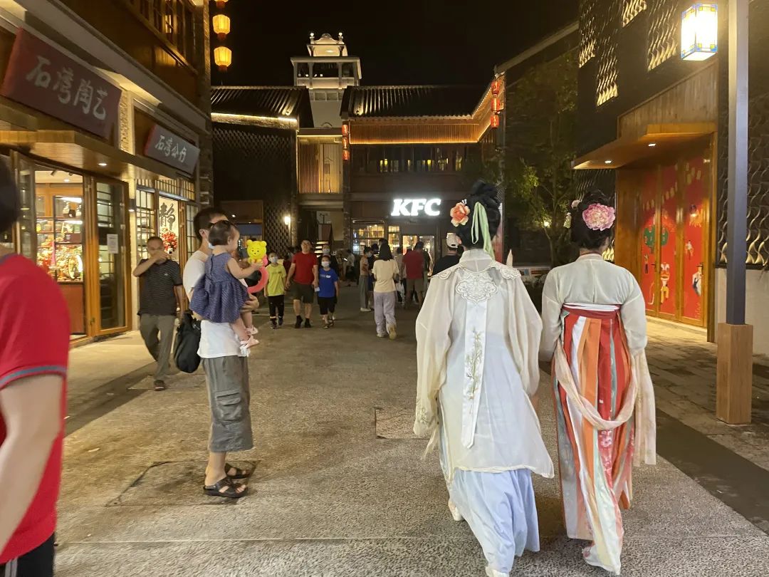 Travel on a staggered peak, bid farewell to crowdedness, and enjoy the ...