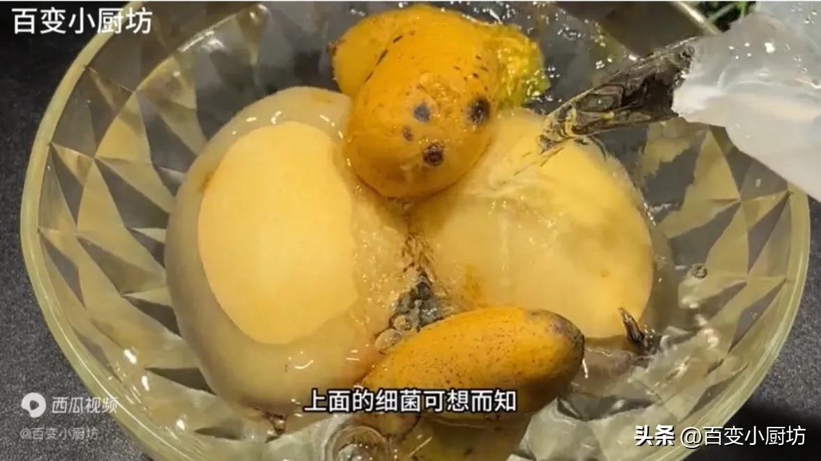 Peeling mango is so simple, no dirty hands and no juice, this method is ...