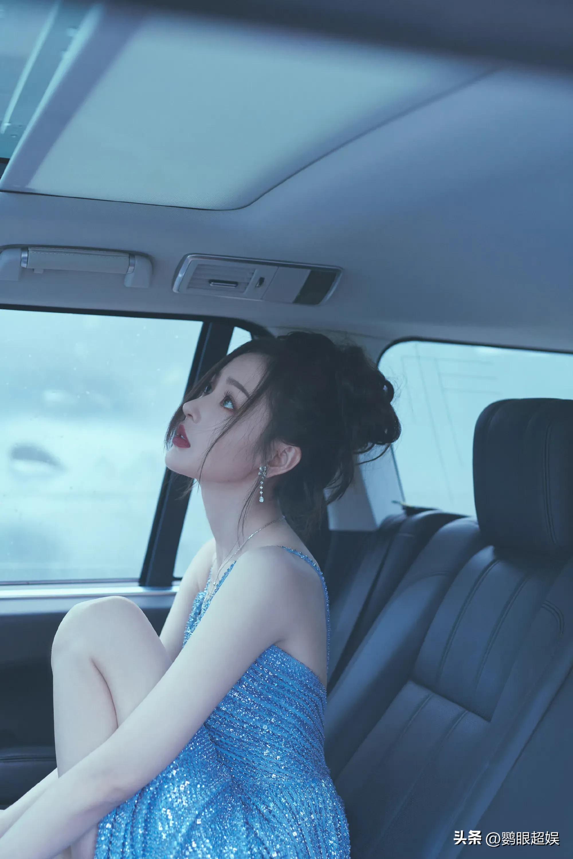 Zhang Tianai's blue angel appearance attended the Weibo movie night ...