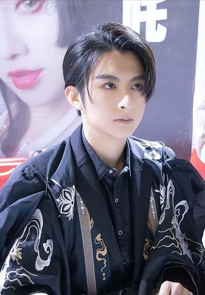 He was scolded as a lunatic at the age of 16 and went abroad as a ...