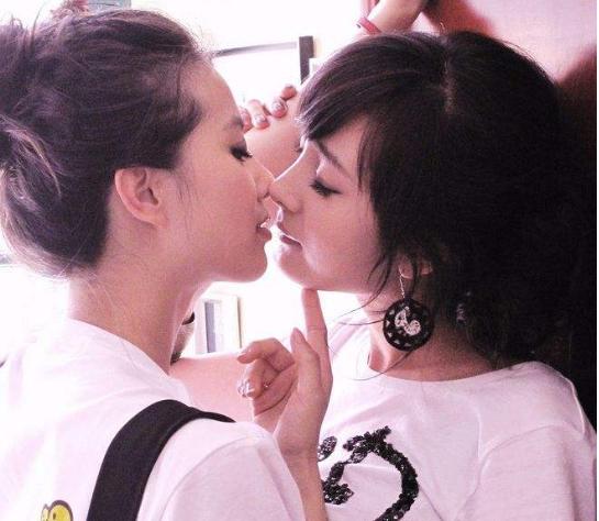 The friendship between Yang Mi, Liu Shishi and Tang Yan who played with who is red - iNEWS