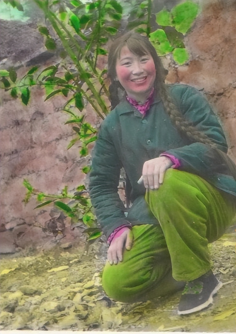 Colored old photos in the 1970s: the color is monotonous and dull, but ...