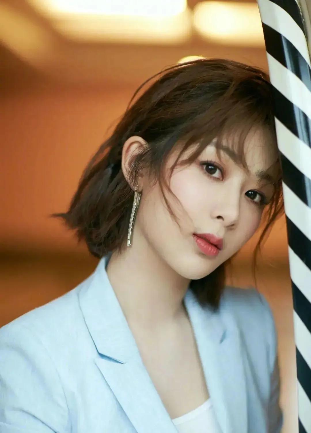 Yang Zi's beautiful pictures - iNEWS