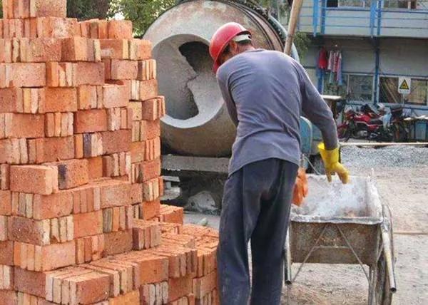 Do you know why going to work is called "moving bricks"? - iNEWS