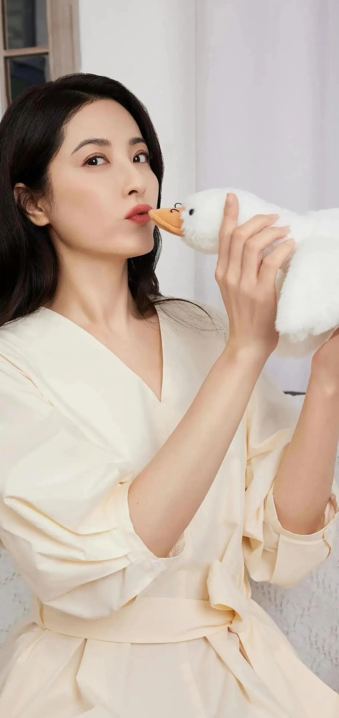 Share beautiful pictures—mature and sexy goddess Zeng Li - iMedia