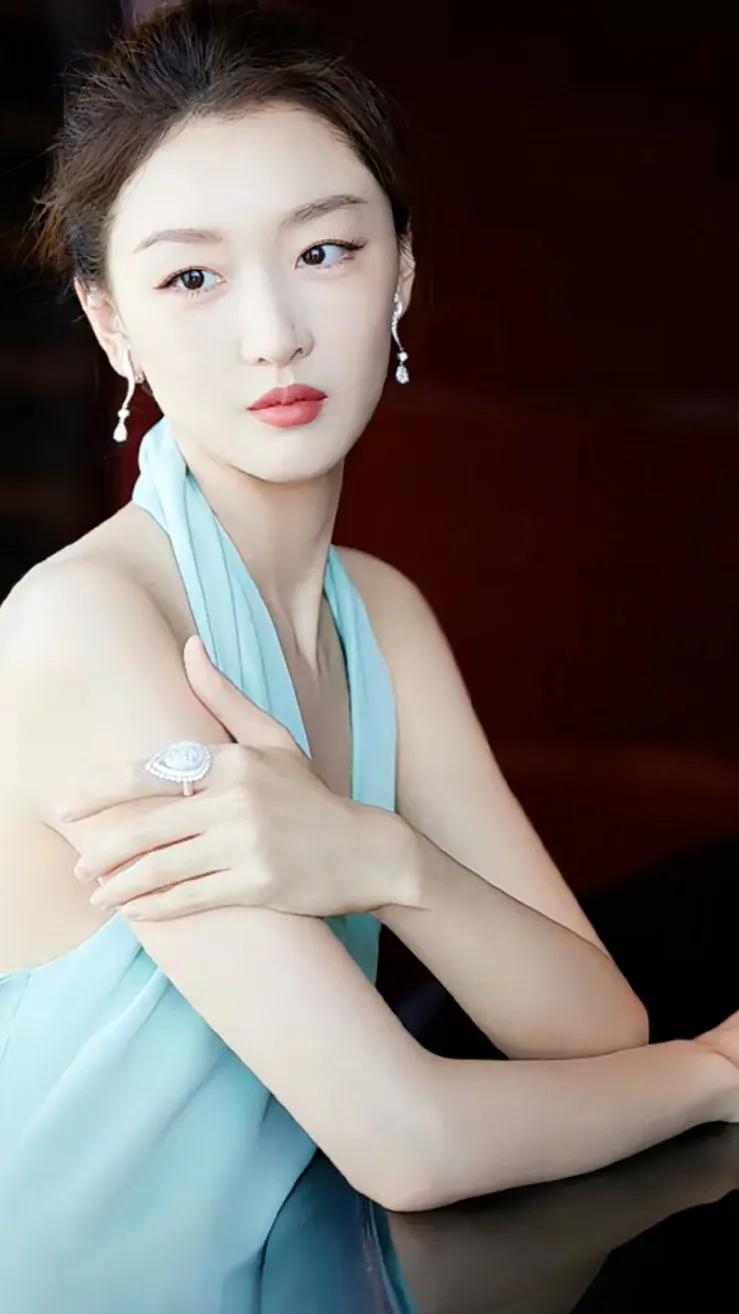Zhou Dongyu - iNEWS