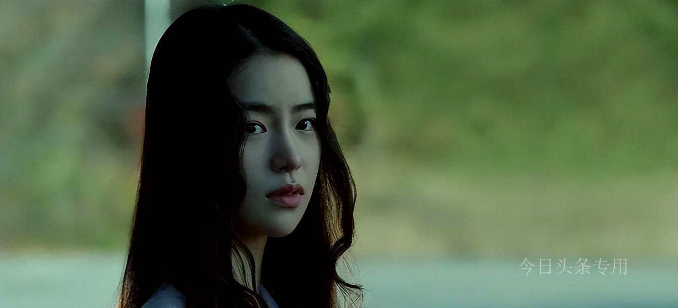 This South Korean 19 ban can be called the Korean version of "Lust, Caution", Song Seung Heon's ...