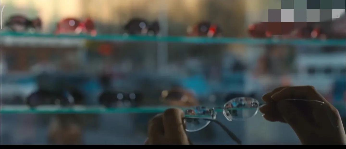 Why does "HELLO! Mr. Tree" include the plot of "tree" buying glasses ...