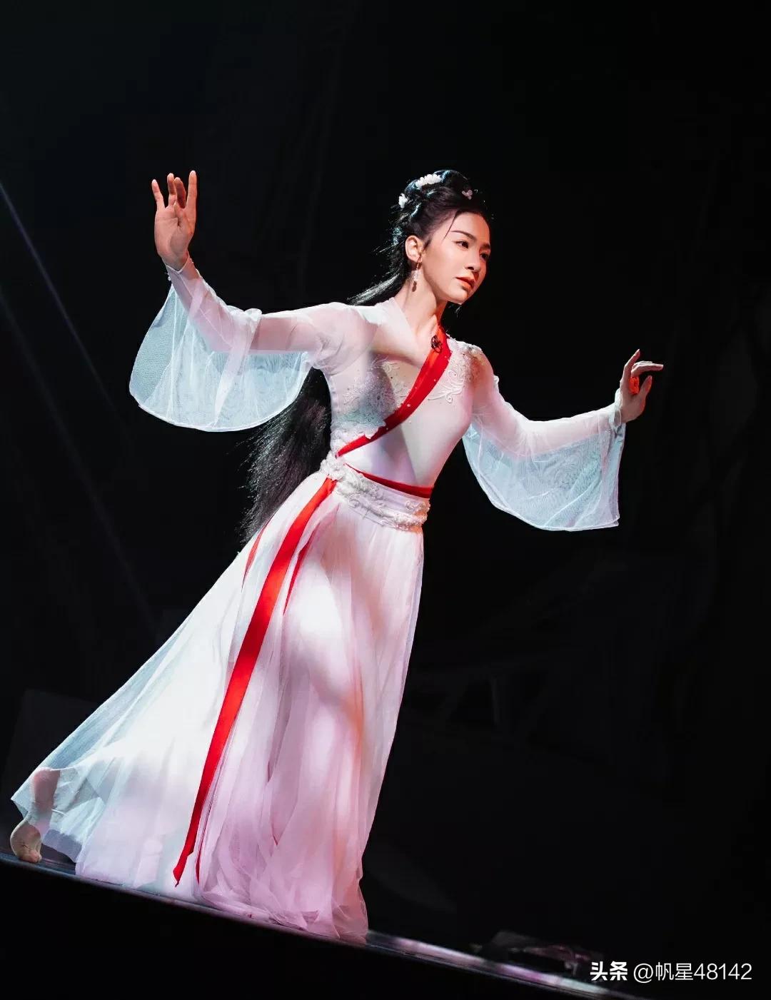 How beautiful is Tang Shiyi when dancing? - iMedia