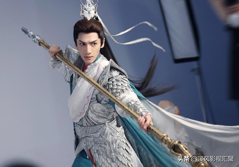 "Long Moon Embers" Luo Yunxi debuted as God of War, Ming Ye is handsome and strong, and the ...