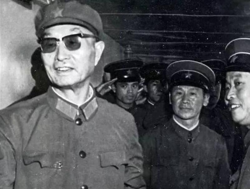 Zhang Aiping died of illness in 2003, and his wife told the children ...