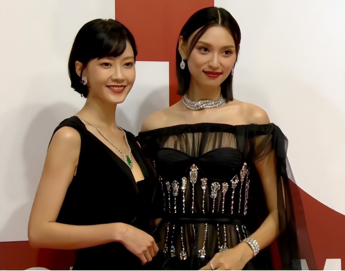 Awards stars walk the red carpet!49-year-old Chen Huilin has ...