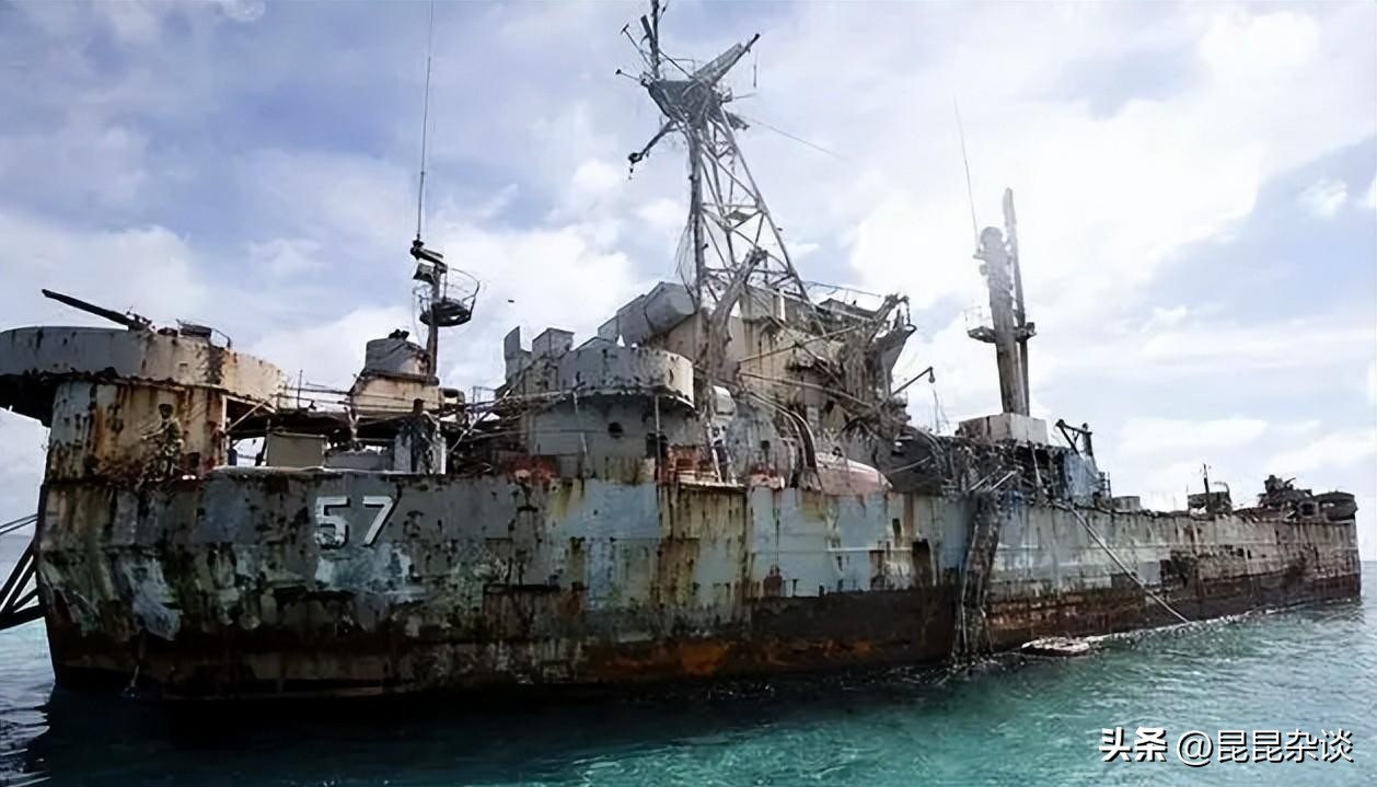 Reality! The broken Philippine ship that has been on the Second Thomas ...