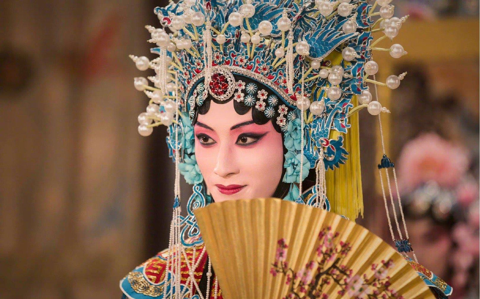 In "Good Days and Good Views Knowing Geometry", Dou Xiao plays two ...