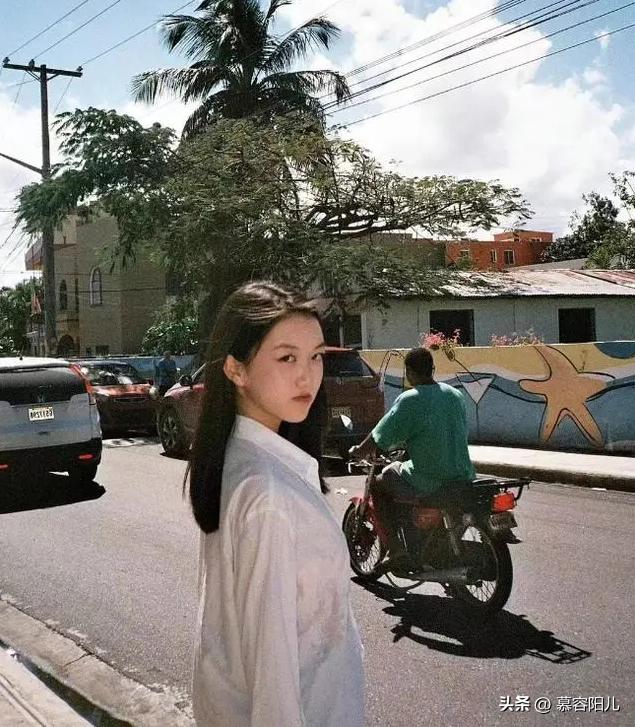 Li Yan's 17th birthday photo was exposed, her eyes are sharp and her ...