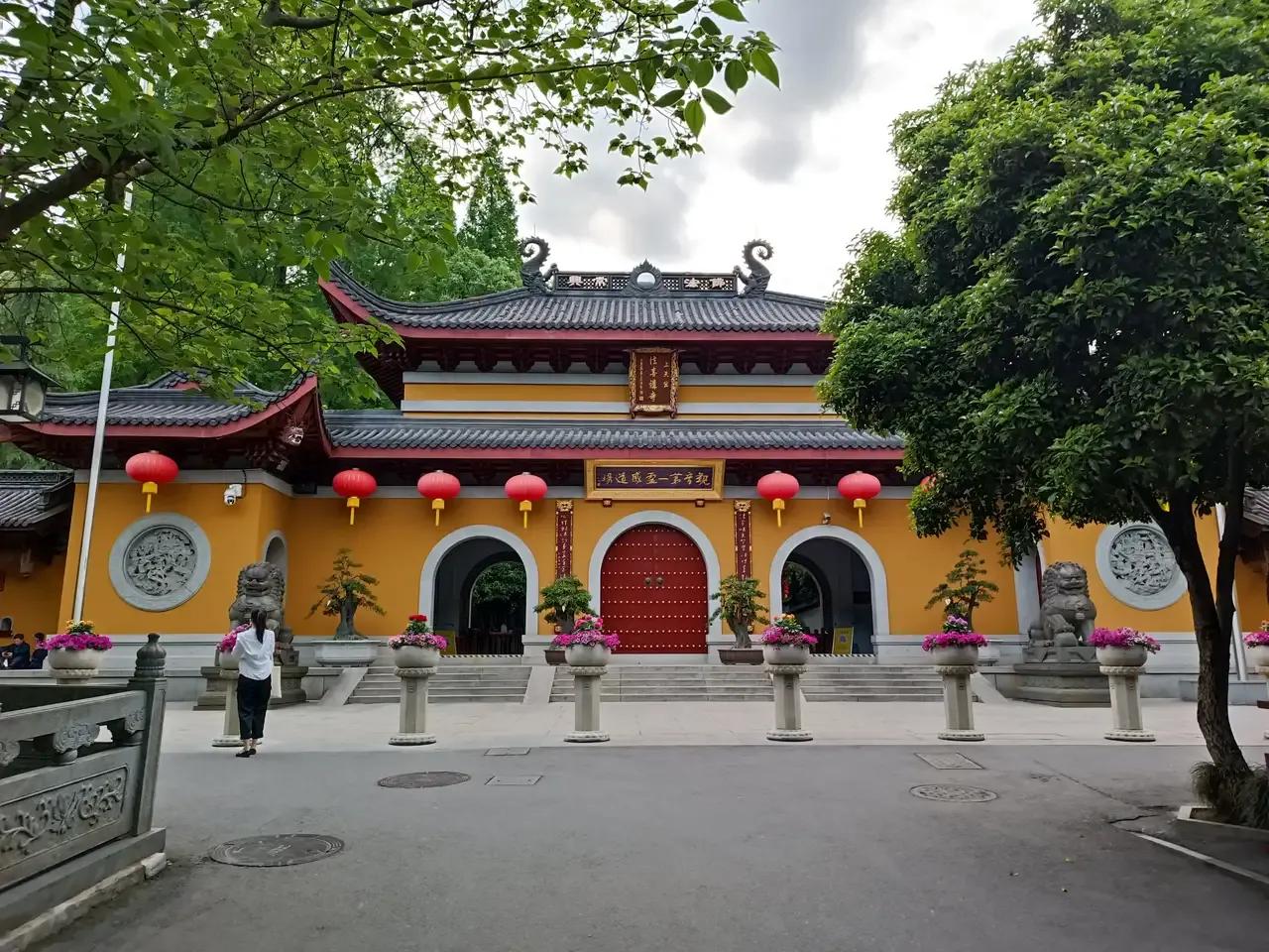 Visit Hangzhou with me - Faxi Temple - iNEWS