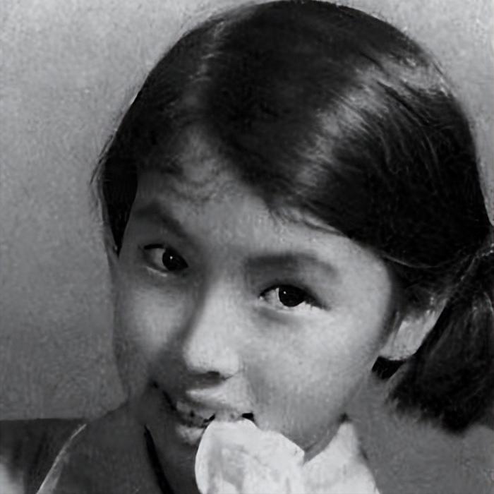 "San Mao Biography": You are the "strange" woman in the world - iNEWS