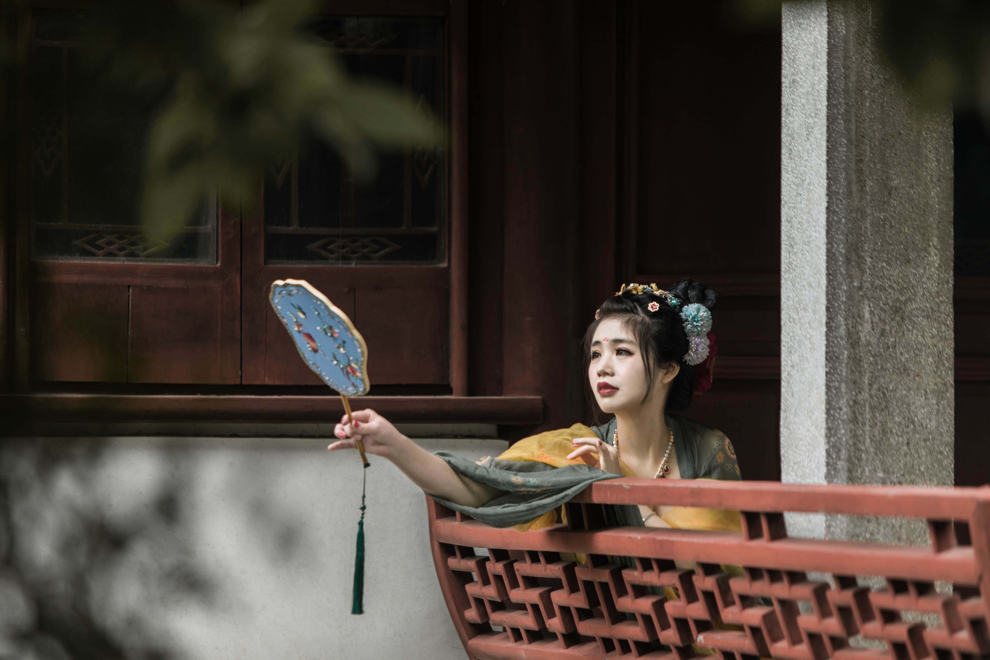 The Book of Poetry in My Heart - Mayfly - iNEWS