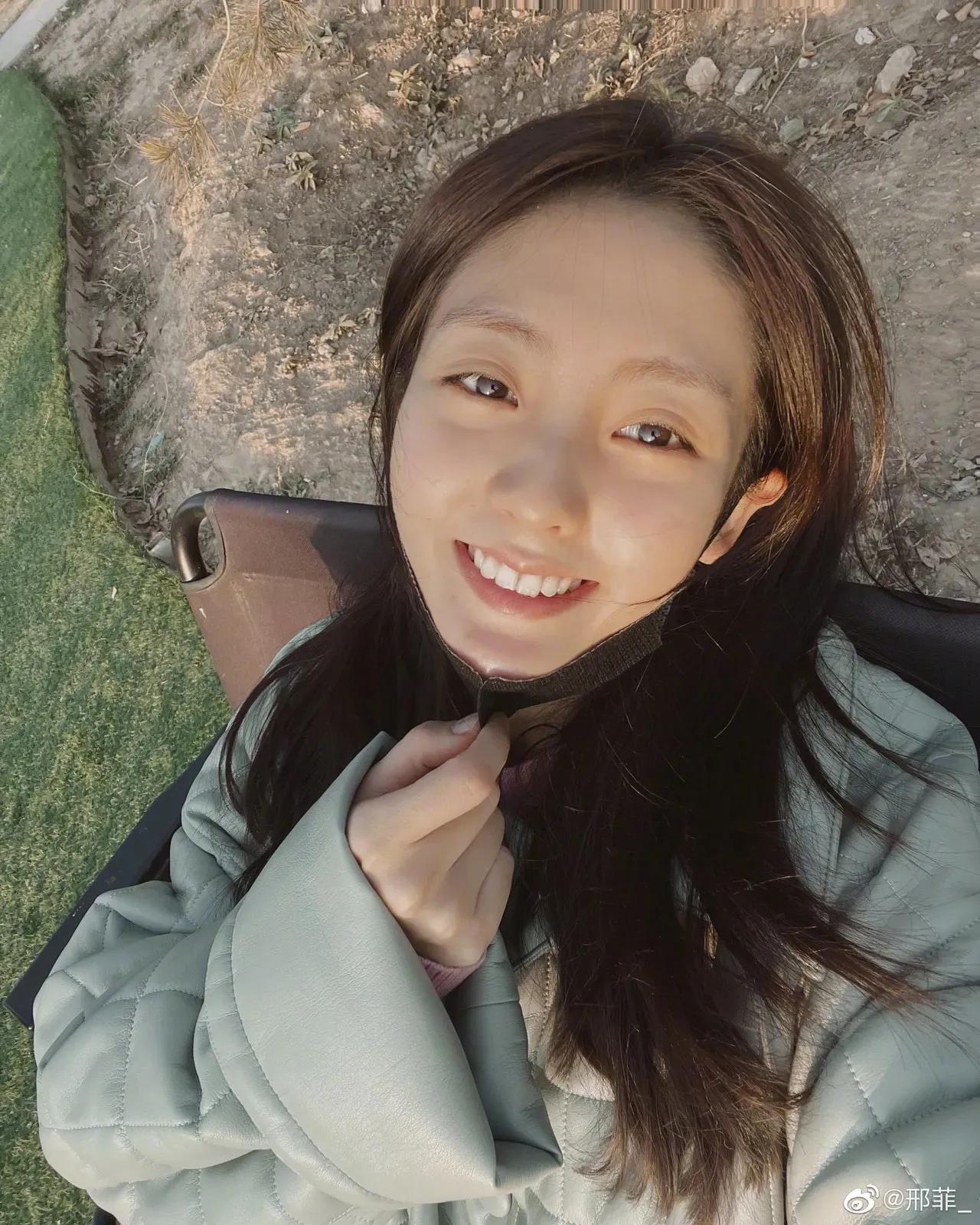 Xing Fei's beautiful photos without makeup, her hair is longer than a girl's tenderness and ...