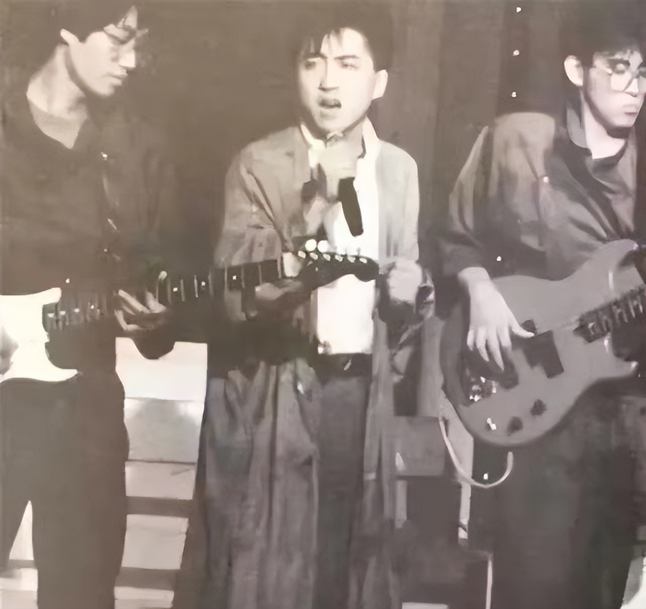 Over the age of 60, old age and son, the eternal "music urchin" Yu ...