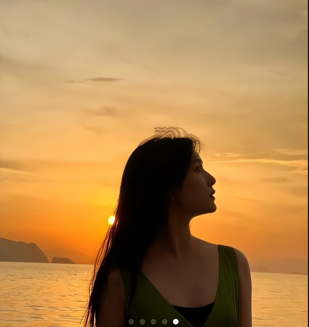 Ruan Ju posted beautiful photos of the sunset, and Chen Sicheng took ...
