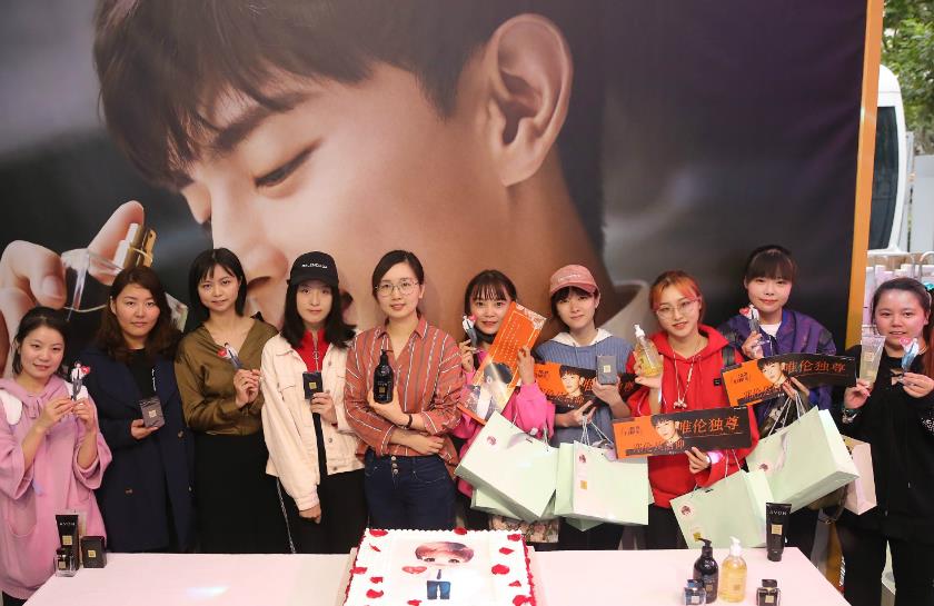 That's ridiculous! A bad artist owes the country hundreds of millions ...